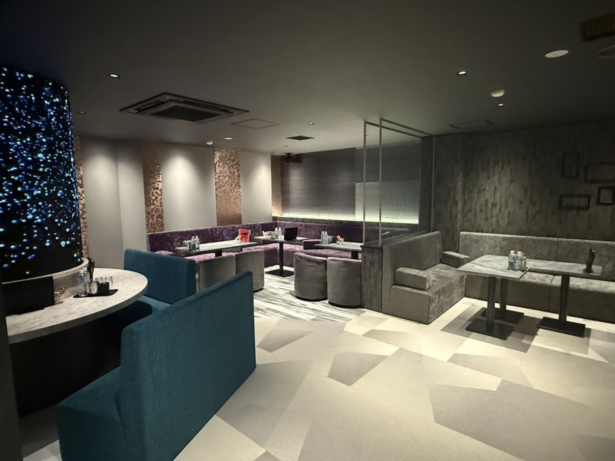 ホットニュース「本日、サンタコスプレDAY！！」（2025/12/24 20:16）Loop-キャバキャバ